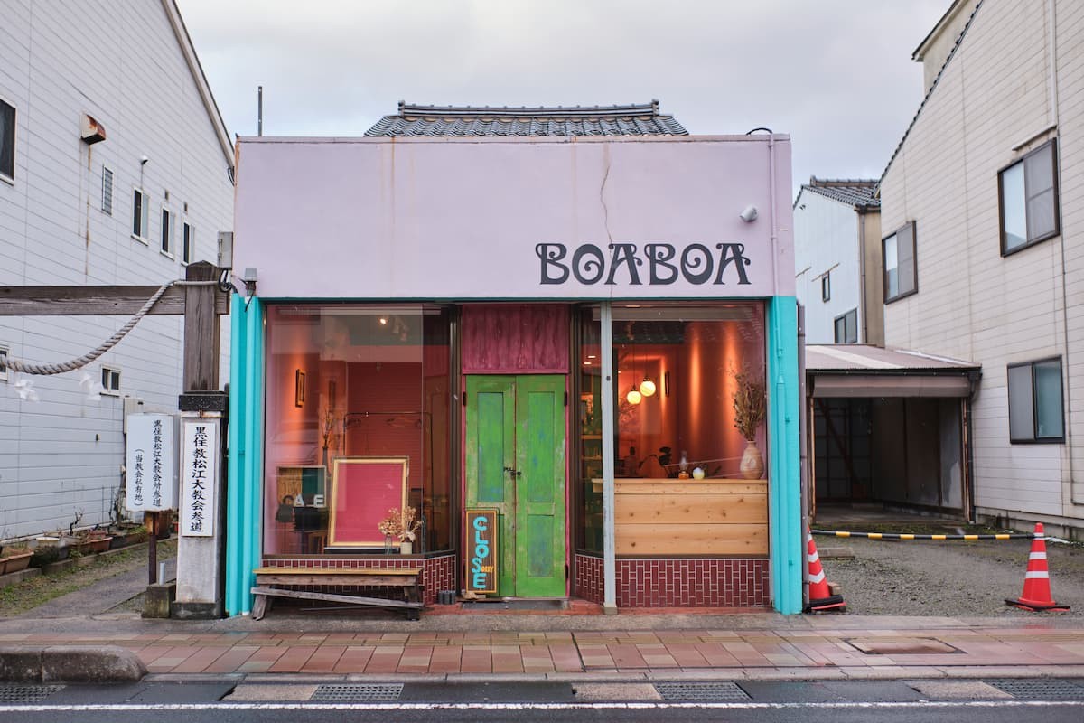 ピンク色の可愛いカフェ『BOABOA』。チャイとヴィーガン料理でホッとひと息-松江市｜日刊Lazuda(ラズダ) - 島根・鳥取を知る、見る、食べる、遊ぶ、暮らすWebマガジン